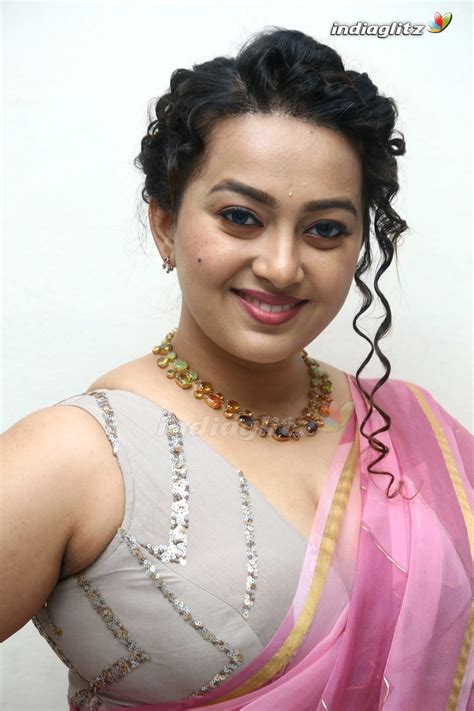 Ester Noronha Photos Bollywood Actress Photos Images Gallery