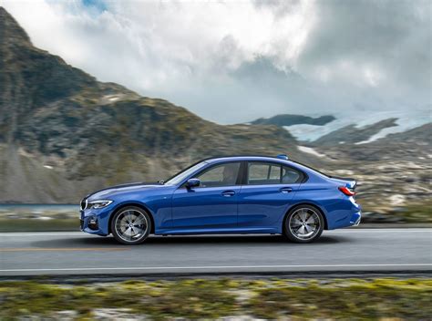 Bmw Series Vs Jaguar Xe A Choice That Might Prove To Be Subtly Difficult Autoevolution