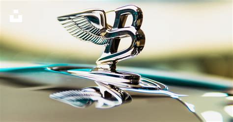 실버 메르세데스 벤츠 자동차 스티어링 휠 사진 Unsplash의 무료 벤틀리 이미지