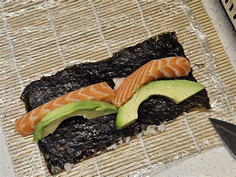 Wk23457 연어 아보카도 김밥 등덕