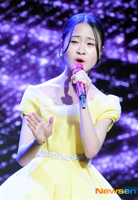 김다현 열 다섯살이 된 국악 트롯요정~ 포토엔hd 손에 잡히는 뉴스 눈에 보이는 뉴스 뉴스엔