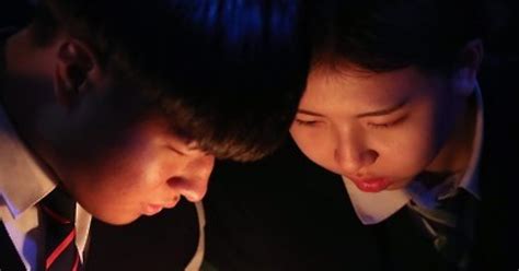 청소년 과반 작년 촛불집회 직간접 참여28는 집회 참석