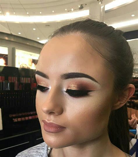 How To Make Your Eyes Look Bigger With Makeup Ladylife