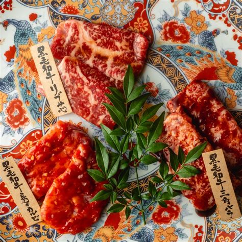 熟成焼肉 肉源【公式】 🟢九条ねぎホルモン🟢 シャキシャキで風味の強い九条ねぎと、ホルモンを豪快に鉄板へon ️ じゅわっとタレをかけて