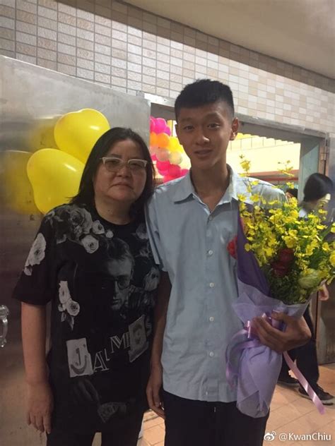 陈宝莲儿子如今又高又帅 网友感叹基因强大陈宝莲儿子 滚动读报 川北在线