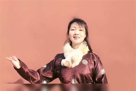 大妹子一首《拉萨夜雨》歌声悠扬如流水，曲美人也美