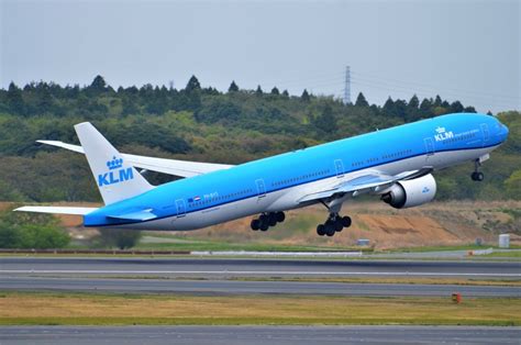 Klmオランダ航空 Boeing 777 300 Ph Bvs 成田国際空港 航空フォト By Amagoさん 撮影2017年04月22日