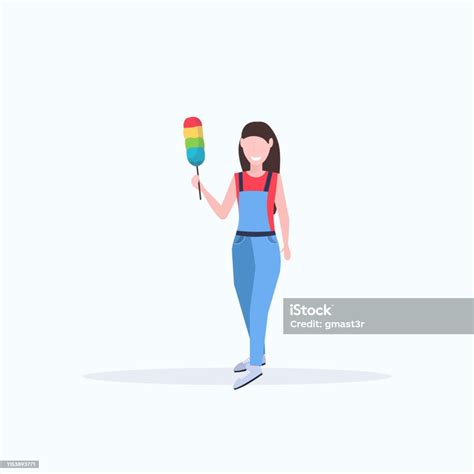 여성 청소부 유니폼을 들고 먼지 브러시 여자 청소기 청소 서비스 개념 전체 길이 평면 흰색 배경 가사 집안일에 대한 스톡 벡터