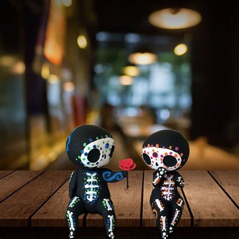 Хэллоуинская пара | Sugar skull figurines, Sugar skull, Figurines