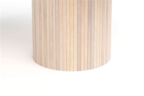 Kopparbo Runt Matbord 150 cm Vitlaserad Ek Trä Ribbad Möbler