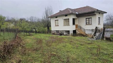 Къща във вилната зона на град Правец гр Правец Област София