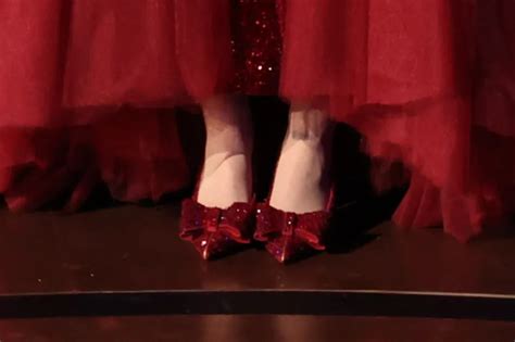 Ariana Grande Opens The Oscars Wearing A Unique Oz Inspired