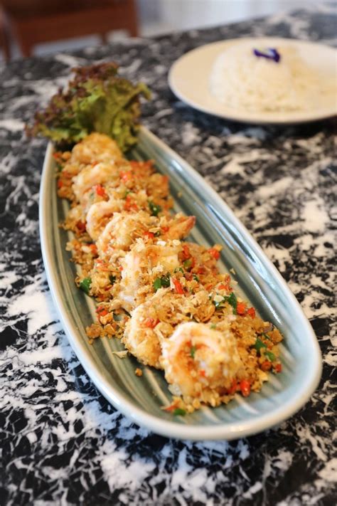 กุ้งคั่วพริกเกลือ ร้าน Bua And Son
