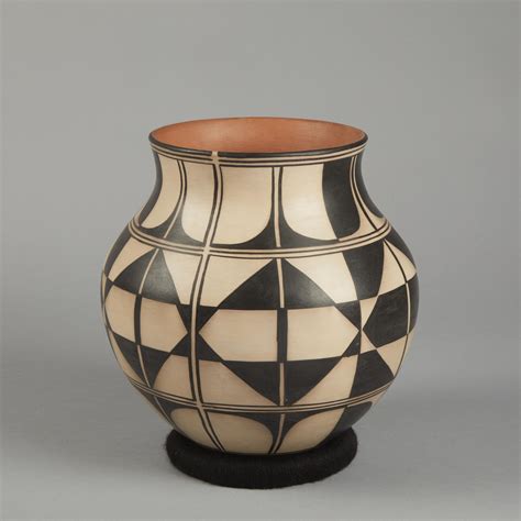 Lot Lisa Holt Harlan Reano Jar With Black And White Geometric