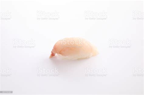 하마치 초밥 노란 꼬리 스시 일본 음식 은 흰색 배경에 고립 방어 초밥에 대한 스톡 사진 및 기타 이미지 방어 초밥 사시미