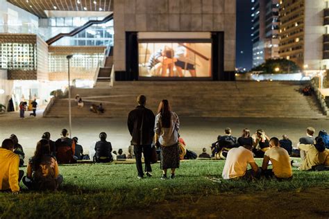 El Mamm Invita A Su Noche Extendida Arte Y Cine Al Aire Libre