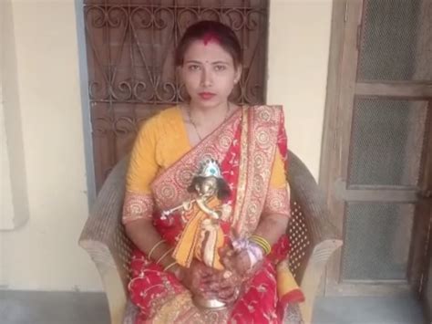 Raksha Married With Idol 31 वर्षांची रक्षा सोलंकी कान्हासाठी झाली