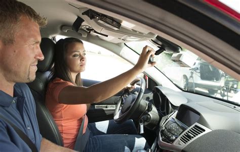 Noi reguli pentru obținerea permisului auto poți da examenul practic
