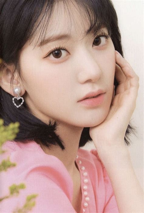 Pin By J On Izone Iz One Sakura Miyawaki Iz One Sakura