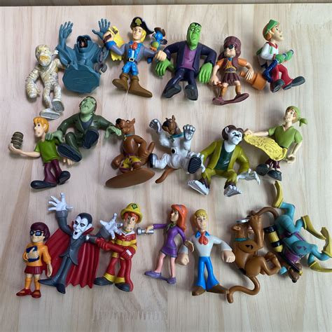 Random 5 Scooby Doo Crew Set Monster Crew Pirates Mates Shaggy Fred