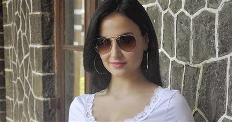 Elli Avram Showing Her Amazing Sexy Figure At Wilson College Mumbai