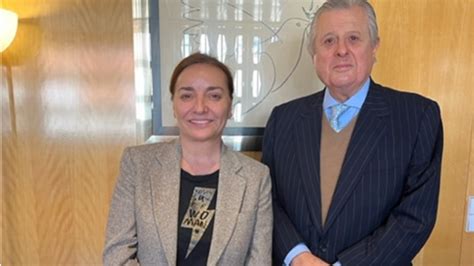 Embajador Del Perú En España Efectúa Visita A Directora De Diario El