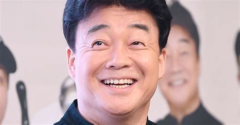 ‘논란 백종원 “모든 방송활동 중단…초심으로 돌아가겠다”