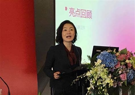 中国“最贵”女秘书朱旭：年薪849万，年终奖1000万，47岁仍单身 意浏娱乐