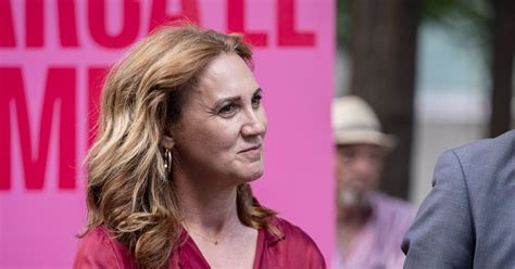 Estrella Galán Sumar Visita La Feria Del Libro De Madrid Durante La