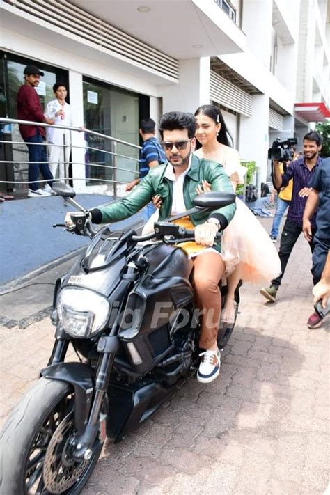 Karan Kundrra And Tejasswi Prakash Spotted At On The Set Of Dance