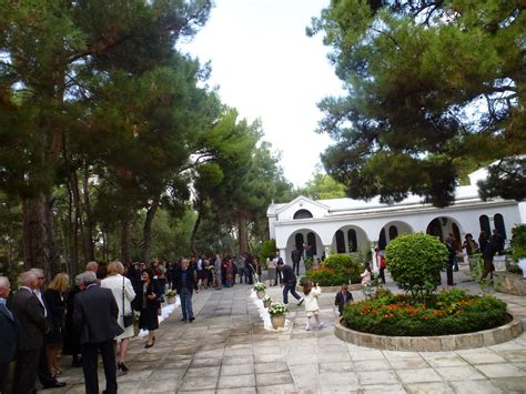 ΕΥΧΕΣ ΜΕ ΠΕΤΑΛΟΥΔΕΣ Γάμος στην Αγία Φιλοθέη στη Φιλοθέη
