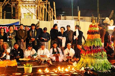 BUDAYA TRADISI MALAM SATU SURO Mencoba Sukses