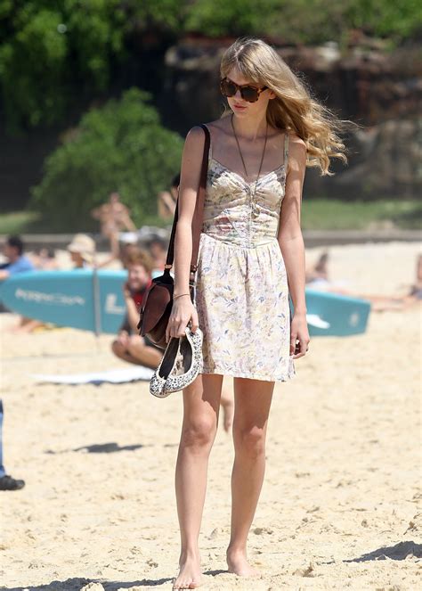 Taylor Swift Fans Indonesia Taylor Swift On The Beach In Sydney