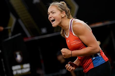 Bredase Emi Van Driel Zegeviert Tijdens Nk Op Winderig Scheveningen