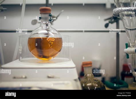 Round Bottom Flask Reaction