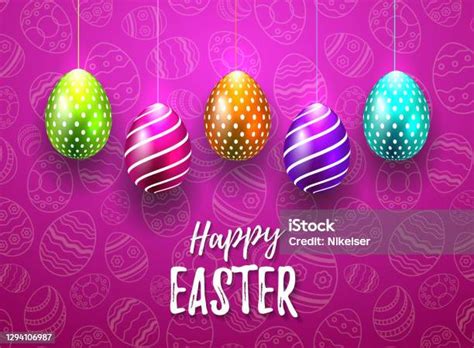 인사말 카드 광고 프로모션 포스터 전단지 웹 배너 기사 소셜 미디어에 대한 밝은 보라색 원활한 배경에 컬러 계란이있는 해피 부활절 벡터 타이포그래피 카드 0명에 대한 스톡