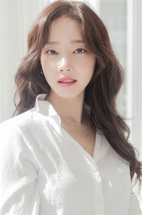 레인보우 출신 배우 고우리 Sw엔터테인먼트와 전속계약