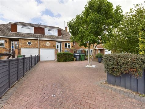 St Marys Avenue Purley On Thames Reading Village Properties