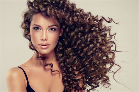 25 Easy Curly Hairstyles For Girls