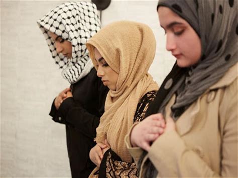 بالفيديو نادية عمارة توضح هل يجوز أن تؤم المرأة النساء في ص مصراوى