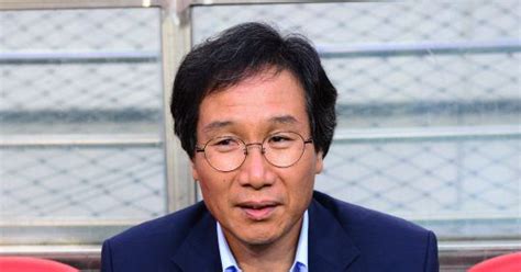 패장 최순호 감독 수비적인 전략 선수들이 어색해 했다