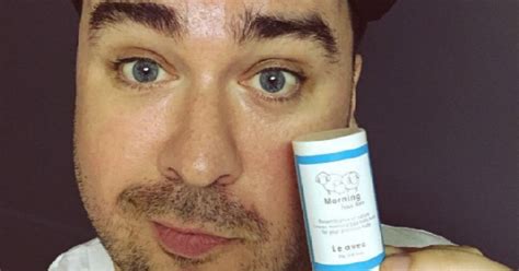 윌리엄 해밍턴이 쓰는 제품은 무엇 르아베크 모닝바아 스틱밤 겨울철 선물로 인기