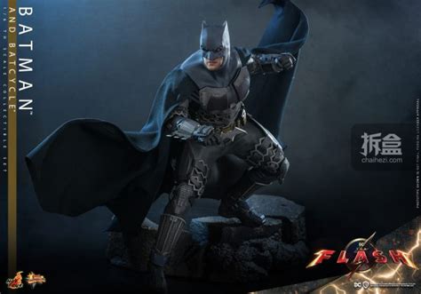 Hottoys 16蝙蝠侠 蝙蝠摩托 闪电侠 可动人偶 拆盒