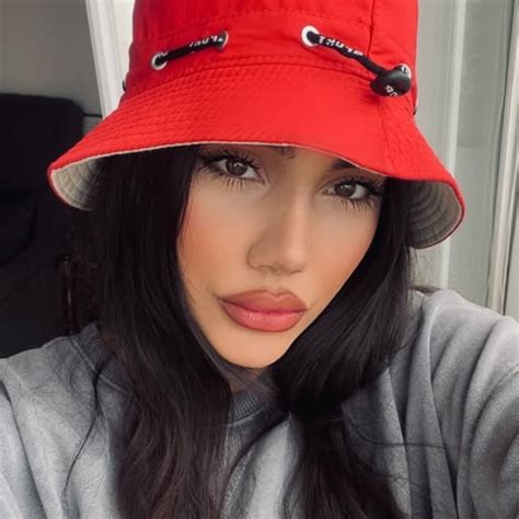 ‎niloofar Ebrahimi نیلوفر ابراهیمی‎ Nilofareb • Threads Say More