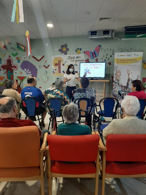 Charla sobre Actualidad Tecnológica en CK Ángeles Parra CK SENIOR