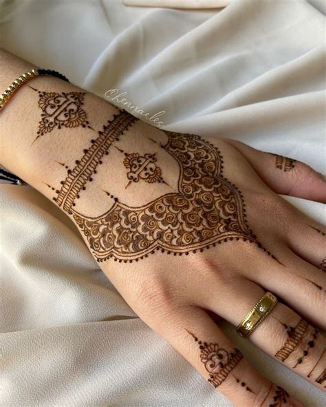 Pin Di Zenil Su Mehendizzzz Nel 2024 Modelli Di Henné Tatuaggio