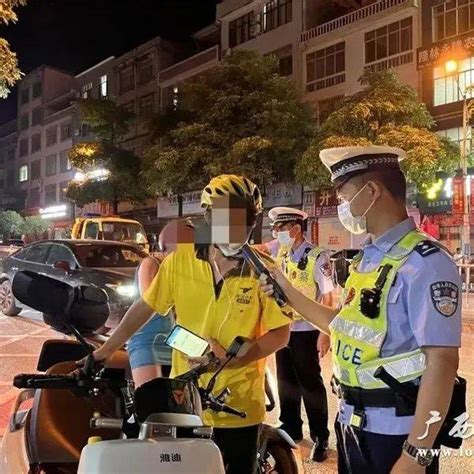 隆林警方联合职能部门周末连续开展社会面整治统一行动清查进行场所