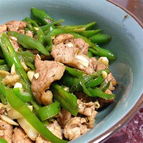 正宗湖南辣椒炒肉的做法正宗湖南辣椒炒肉（超级下饭）正宗湖南辣椒炒肉怎么做小花猪猪的菜谱美食天下