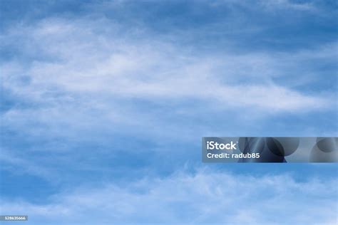 문 보이는 일광 파란 하늘 하얀 구름 구름에 대한 스톡 사진 및 기타 이미지 구름 구름 풍경 낮 Istock