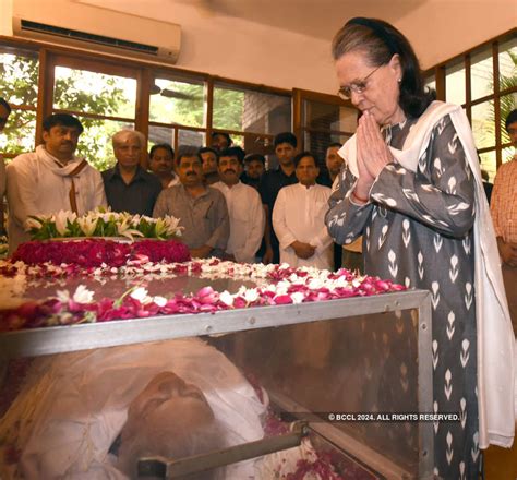 Pm Modi Sonia Gandhi Other Leaders Pay Tribute To Sheila Dikshit